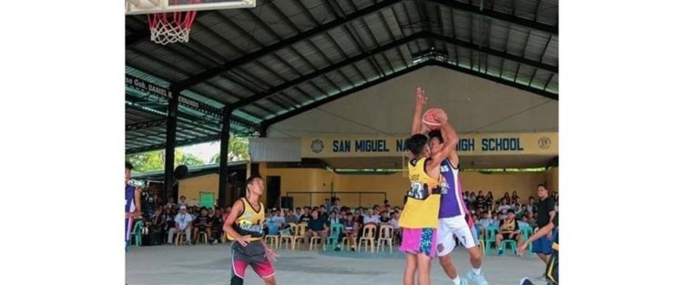 Ada-ada saja, 11 potret kocak saat bermain basket ini bikin penonton ...