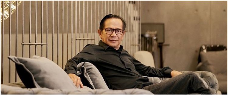 5 Potret Ray Sahetapy yang kini terbaring sakit, tubuh kurusnya sampai ...