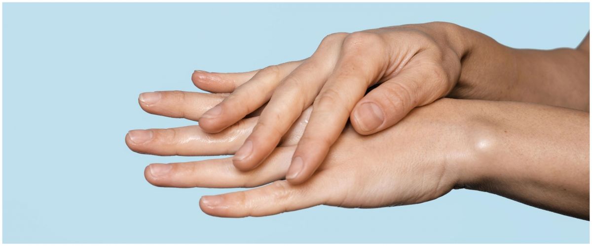 Bukan dengan air beras, ini cara ratakan kulit tangan belang hanya ...