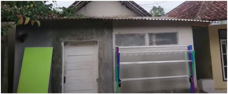 Tanpa teras dan pagar, 9 potret rumah mini buka pintu langsung dapur ...