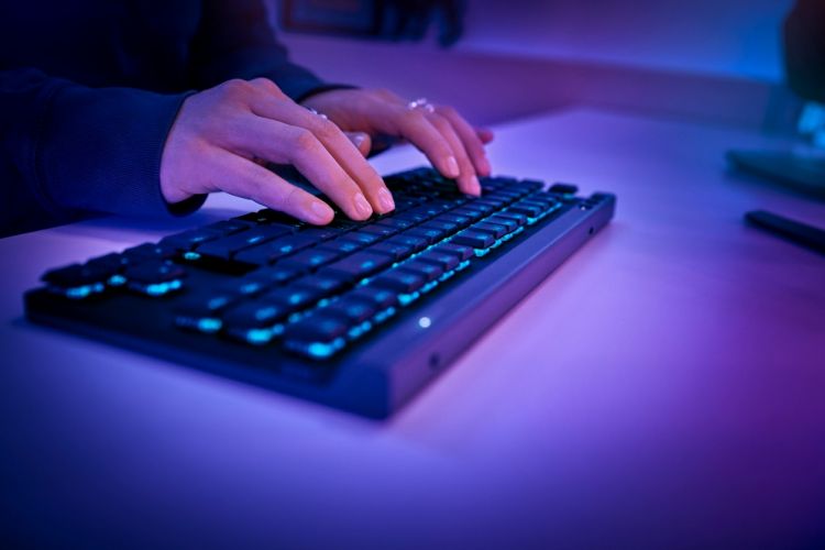 Logitech perkenalkan keyboard generasi baru yang low profile untuk high ...