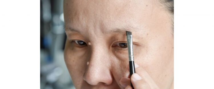 Tak perlu pakai serum rambut, begini cara membuat alis botak jadi lebih ...