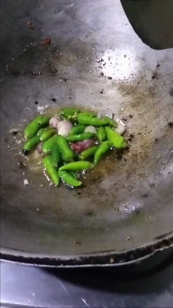 Jangan dibelah atau ditusuk, trik goreng cabai agar tak meletus ini ... Jangan dibelah atau ditusuk, trik goreng cabai agar tak meletus ini ...