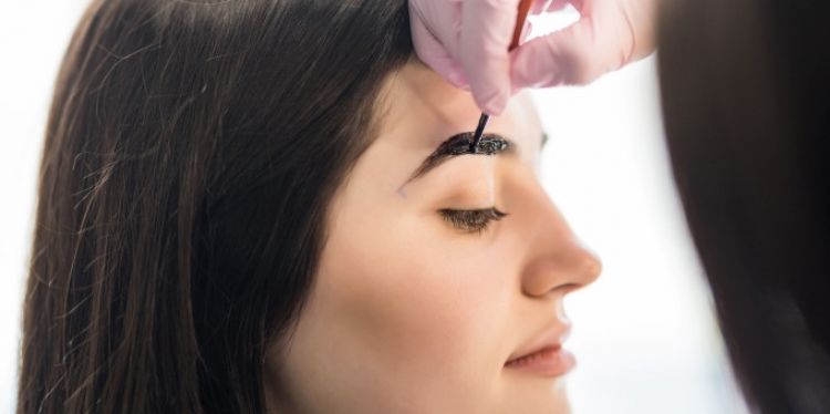 Cara bikin alis botak jadi tumbuh lebat cuma pakai 1 jenis rempah dapur ...