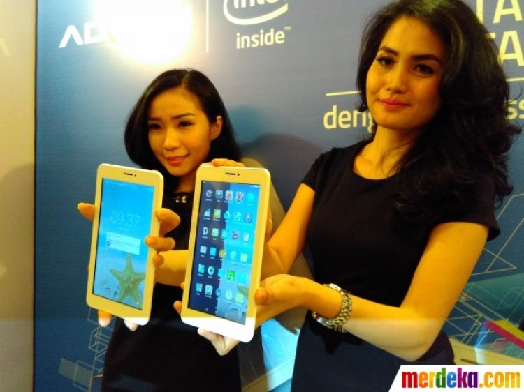 Tampilan keren tablet Advan Vandroid X7 bersama gadis cantik | Techno.id