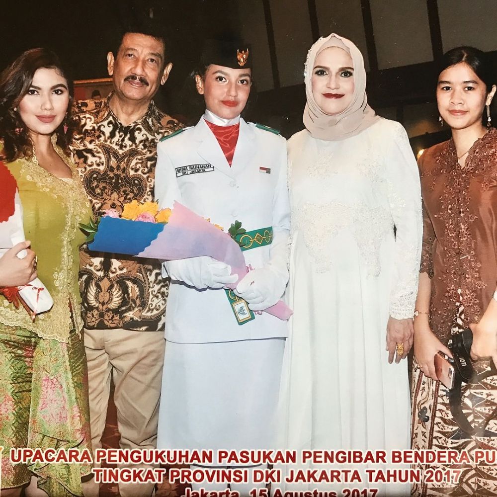 11 Potret lawas Ghina Raihanah, adik Tsania Marwa paskibra DKI Jakarta