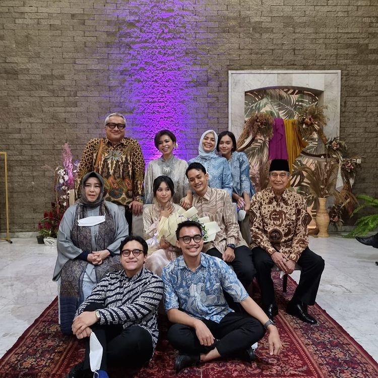 10 Tahun poligami, ini 10 potret harmonis keluarga Dik Doank