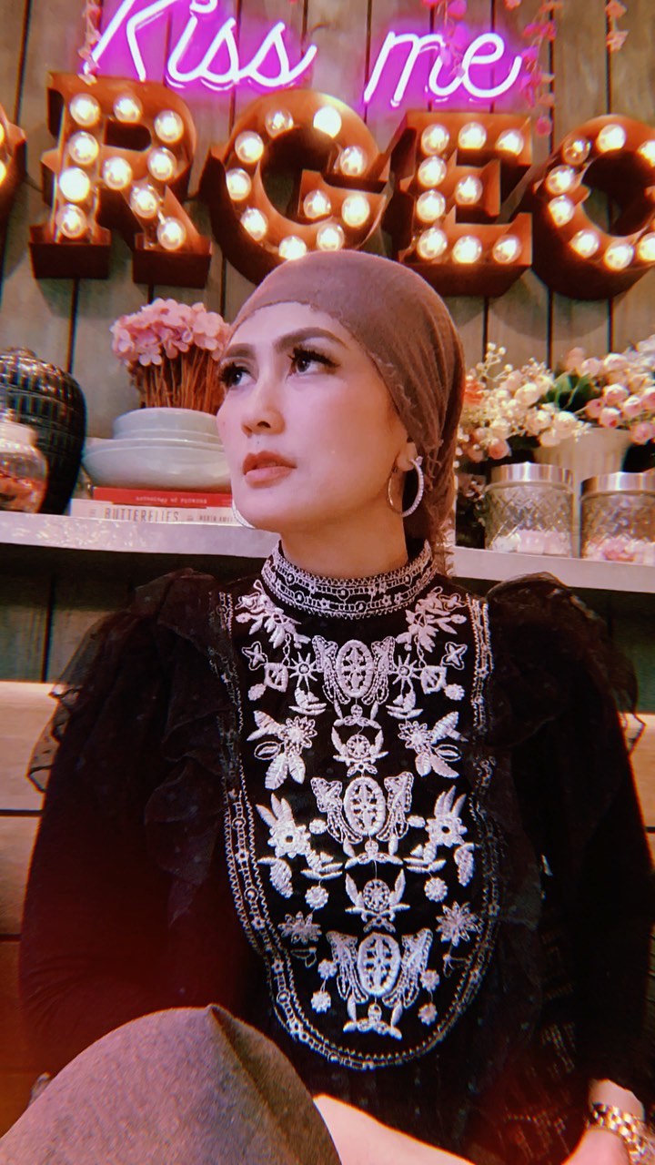 Ingat Mamake Pret di sinetron Si Entong? Intip 11 potretnya yang awet muda, manglingi abis