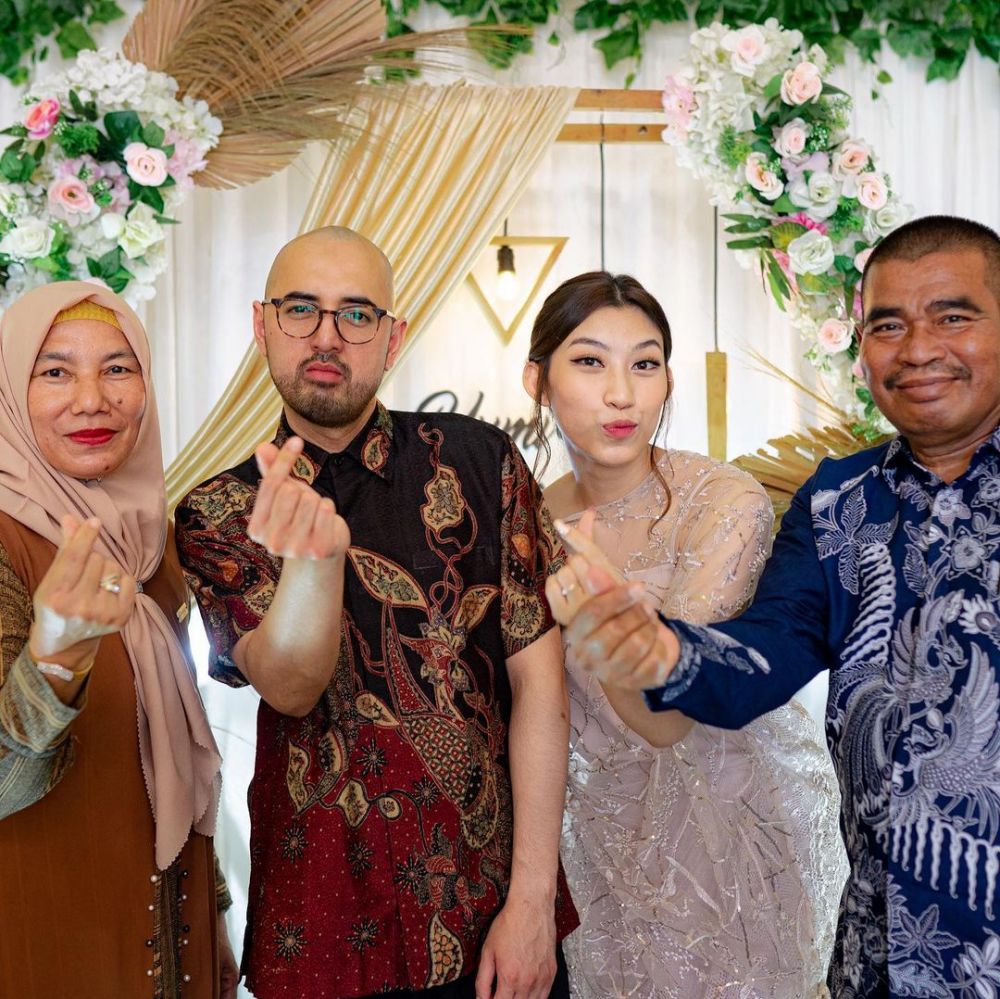 9 Momen lamaran komika Kemal Palevi dan Novita Yumi, berlangsung sederhana