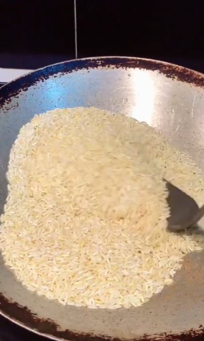 Tak perlu beli, begini trik memutihkan kulit kusam pakai body scr