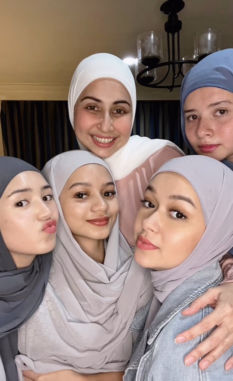 Reuni bareng pemain serial Mermaid in Love, 7 potret Rebecca Klopper pakai hijab ini bikin salah ...
