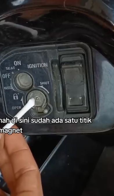 Perlu ekstra waspada, begini trik pencuri bobol kunci motor hanya pakai ...