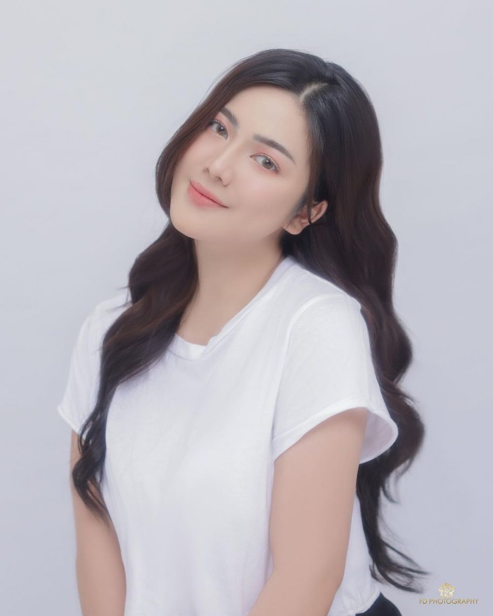 Terinspirasi dari editan AI, Felicya Angelista dandan ala cewek Korea ini hasilnya bak beda orang