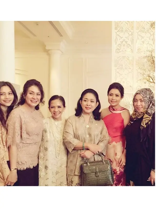 Sempat tak direstui, intip 11 potret kebersamaan Mayangsari dan keluarga Cendana yang jarang ...