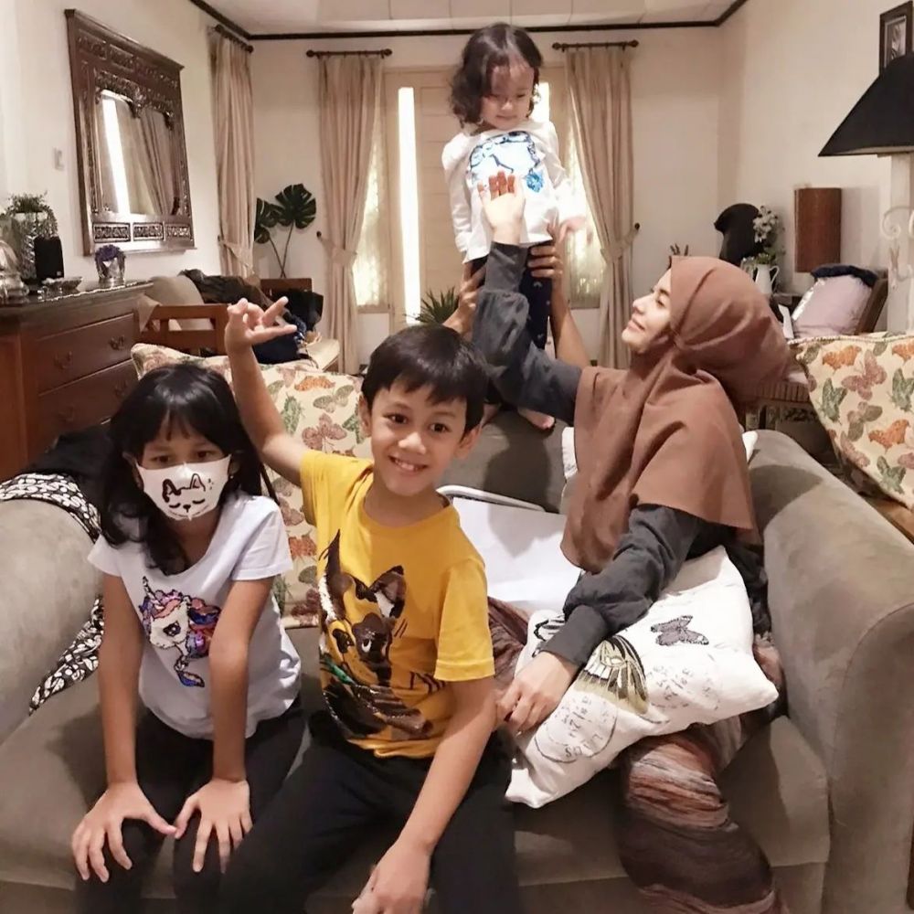 Sederhana tapi punya harta Rp 73 M, ini 8 potret rumah Primus Yustisio yang kerap jadi tempat kajian