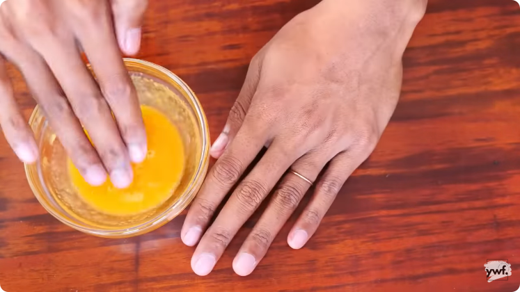 Without using body lotion, this doctor shows how to soften rough hands ...