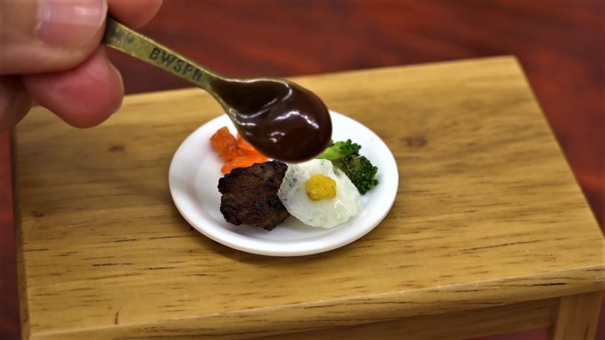 How To Cook A Tiny Chicken Steak In A Tiny Kitchen