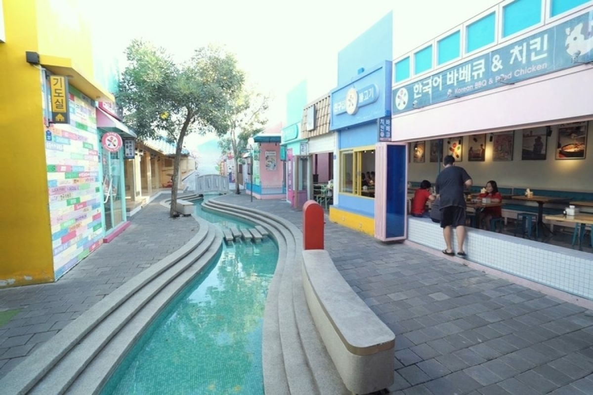 Chingu Cafe, a little Korean restaurant that makes eating moments feel ...