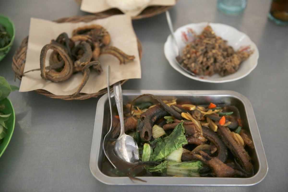 Pak Sabar Eel Sambal, a traditional favorite of officials