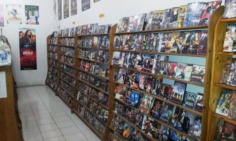 Rental CD yang tetap eksis di tengah pesatnya bioskop & online