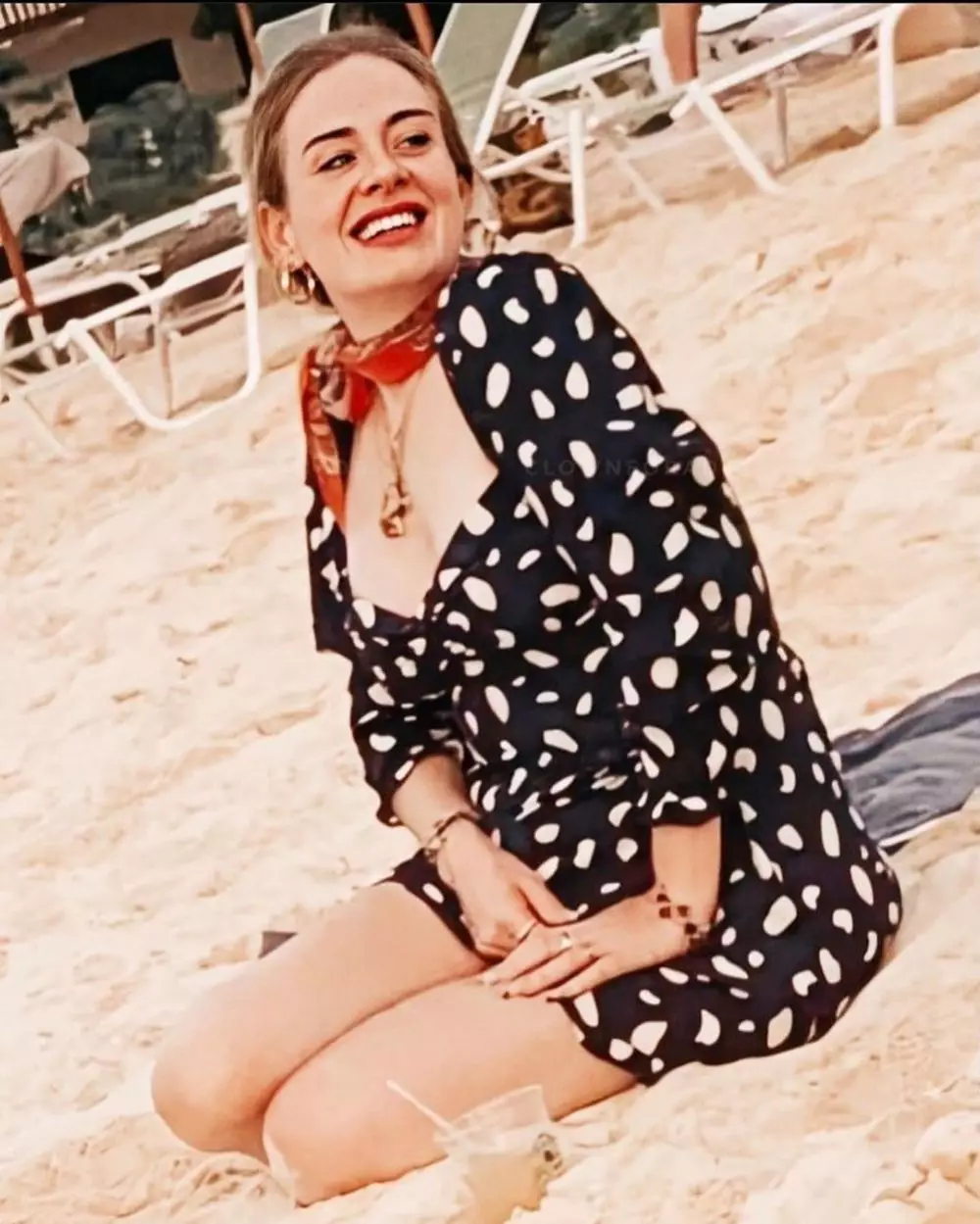 6 Potret terbaru Adele super kurus sedang liburan di Caribbean