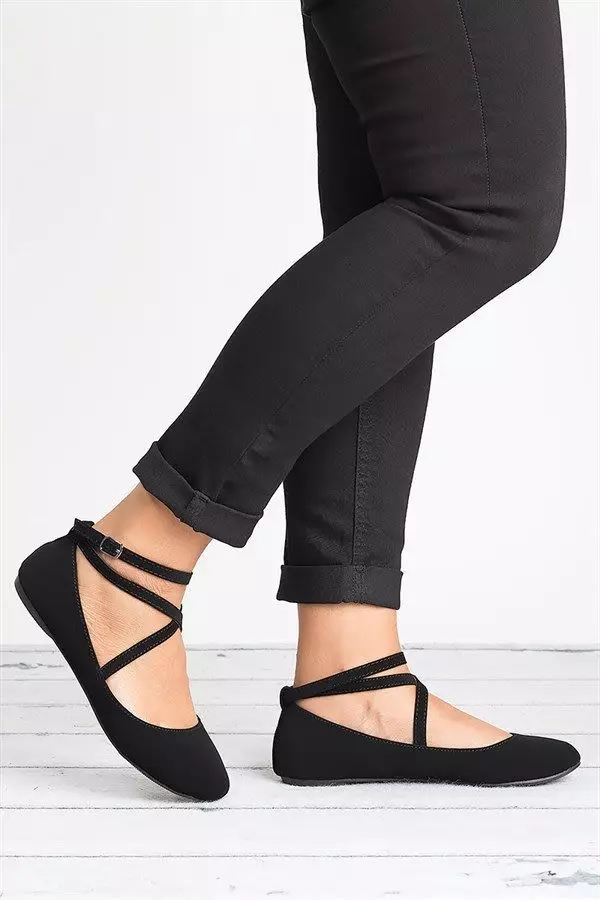 40 Jenis model sepatu cewek yang bikin penampilan stylish