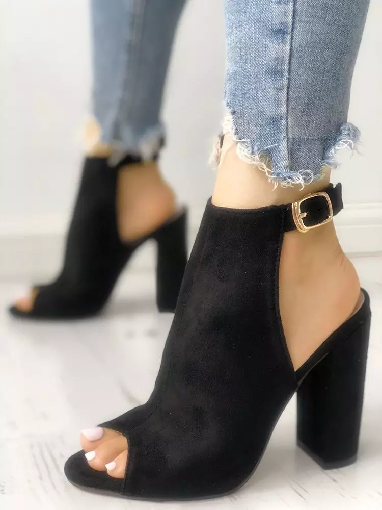 40 Jenis model sepatu cewek yang bikin penampilan stylish