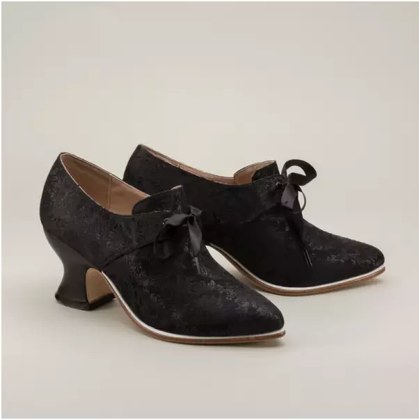 40 Jenis model sepatu cewek yang bikin penampilan stylish