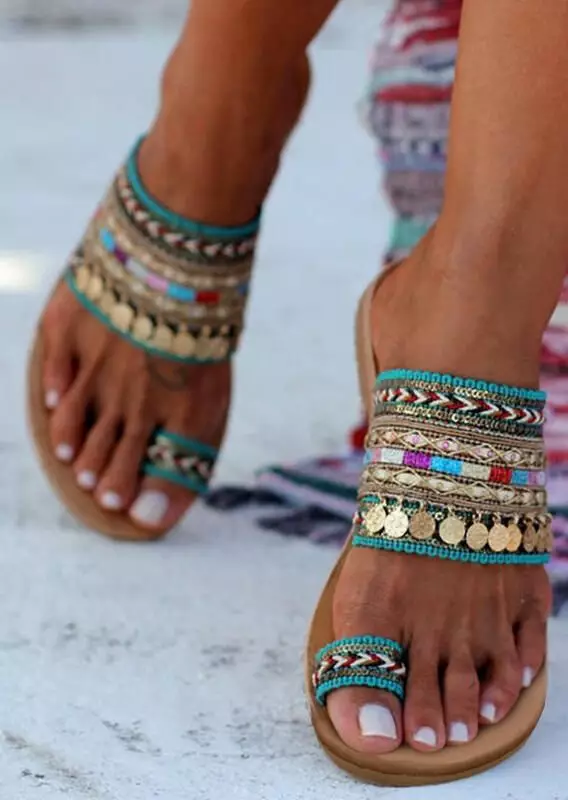 40 Jenis model sepatu cewek yang bikin penampilan stylish