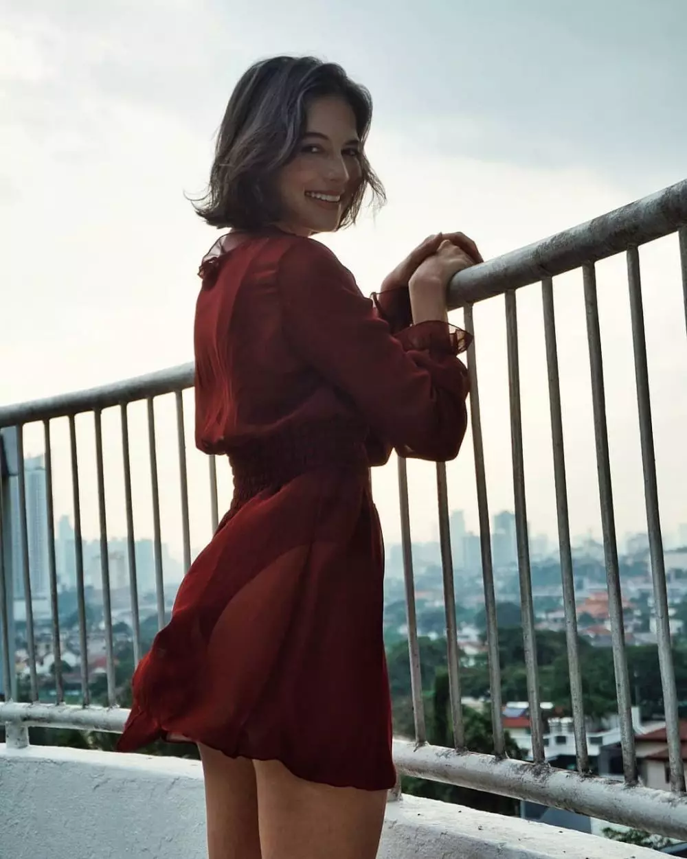 5 Gaya Juria Hartmans dengan rambut pendek, dipuji Gading Marten