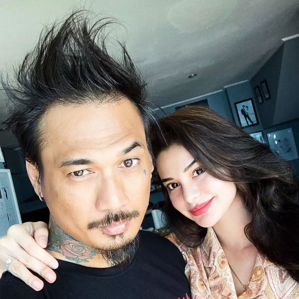 5 Bukti kesetiaan Nora Alexandra saat Jerinx SID dipenjara