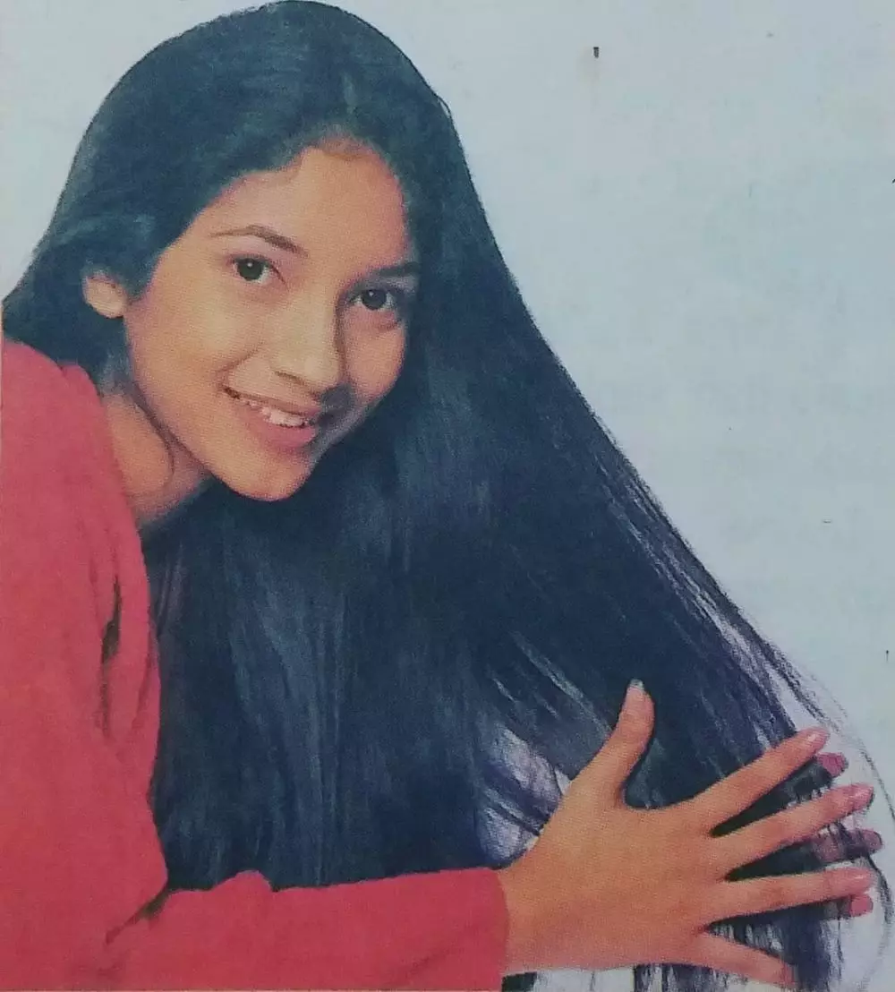 10 Potret lawas Vira Yuniar, cantiknya tak luntur