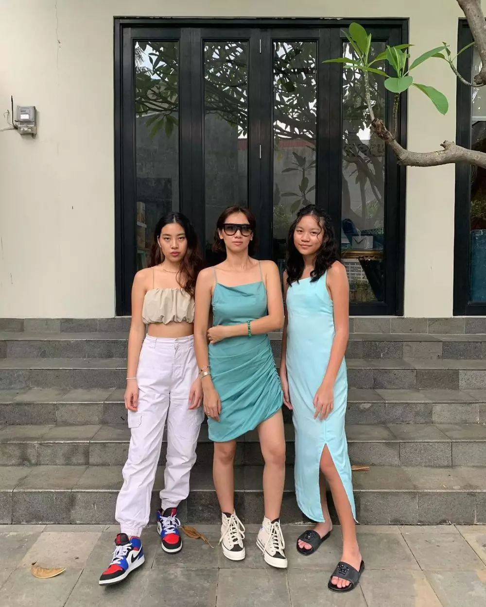 10 Potret Reny Setiawati istri Bimbim Slank, modis dan kece abis