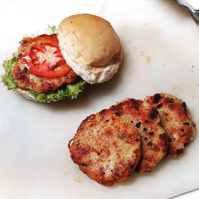9 Resep kreasi burger ayam, lezat dan mengenyangkan