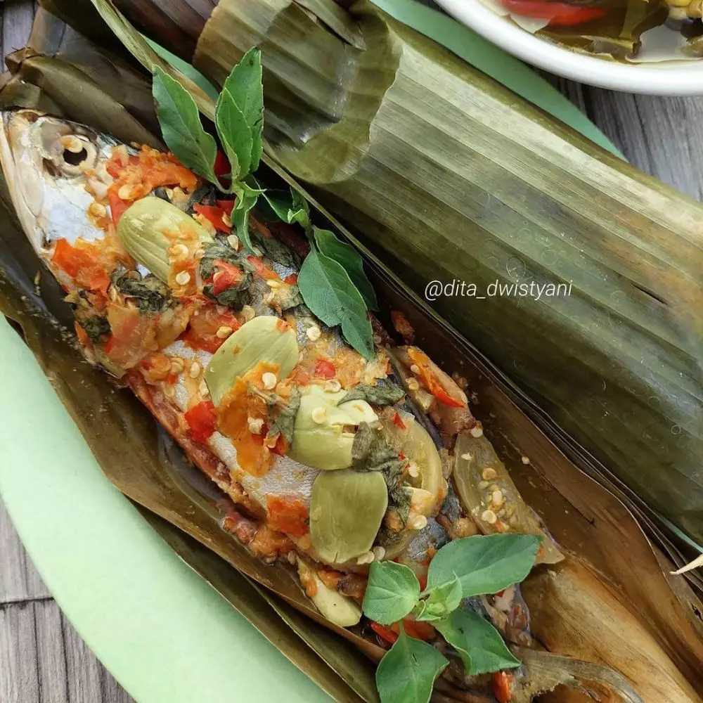 21 Resep kreasi pepes ikan kembung, wanginya tingkatkan selera ma