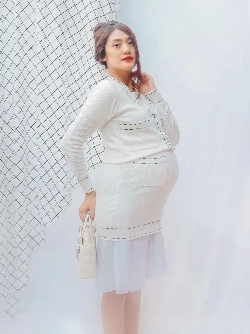 Hamil anak kedua, gaya maternity shoot 11 seleb ini ciamik banget Hamil anak kedua, gaya maternity shoot 11 seleb ini ciamik banget