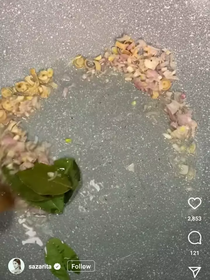 9 Trik Sarah Azhari bikin ayam suwir, wangi dan mudah ditiru