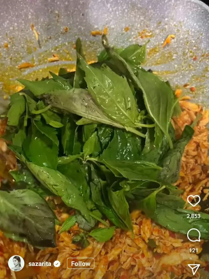 9 Trik Sarah Azhari bikin ayam suwir, wangi dan mudah ditiru