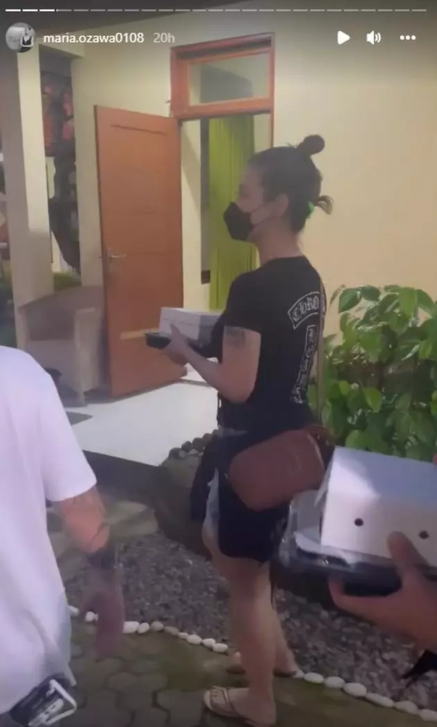 11 Momen Maria Ozawa di Bali, kunjungi panti hingga video call Raffi