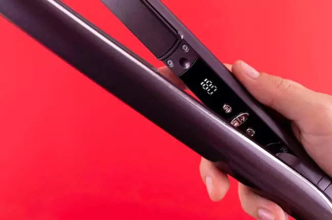 6 Cara curly rambut agar awet dan natural tanpa gunakan hair spray