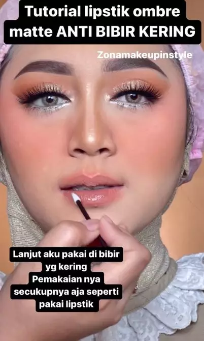MUA ini bagikan tutorial ombre lips pakai matte lipstik, bibir te