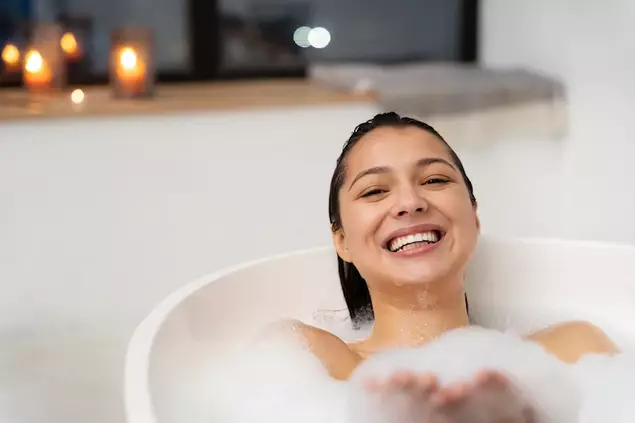 6 Waktu yang tepat gunakan body lotion agar mendapatkan kulit halus ...