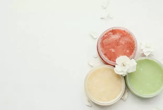 7 Cara pakai body scrub agar lebih efektif, aplikasikan dengan gerakan ...