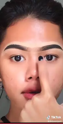 Hanya pakai satu trik, begini cara membuat alis agar hasilnya tam