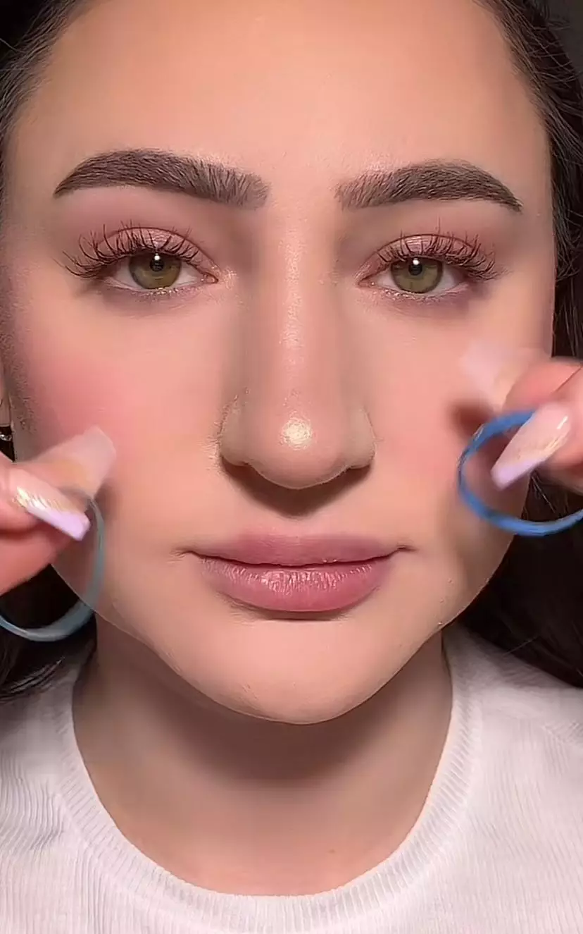 Abaikan lip filler, trik bikin bibir jadi lebih besar dan plump dalam ...