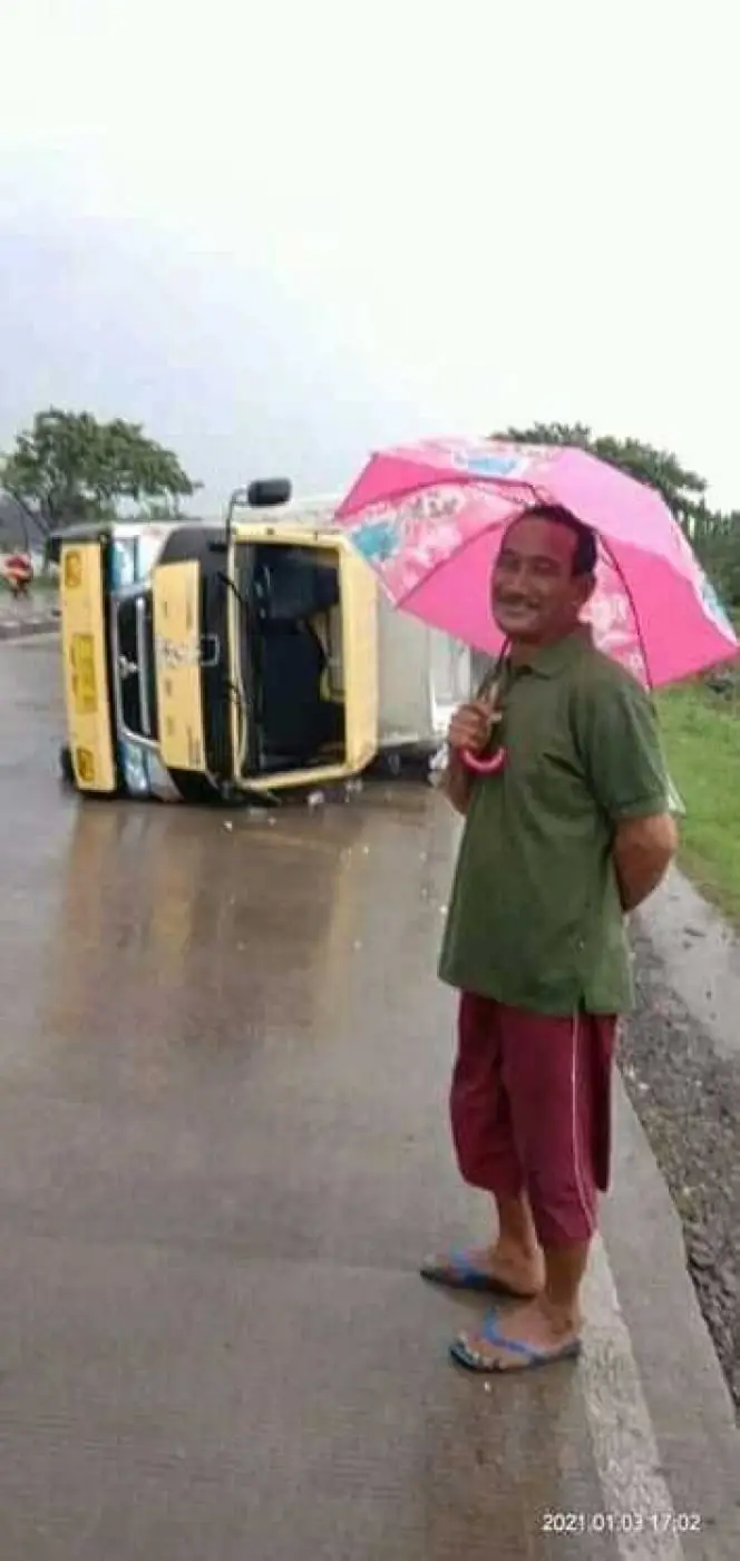 45 Potret Kocak Momen Orang Hidup Tanpa Beban Ini Lihatnya Jadi Pengen Ikutan Nyantai Bikin Nyengir