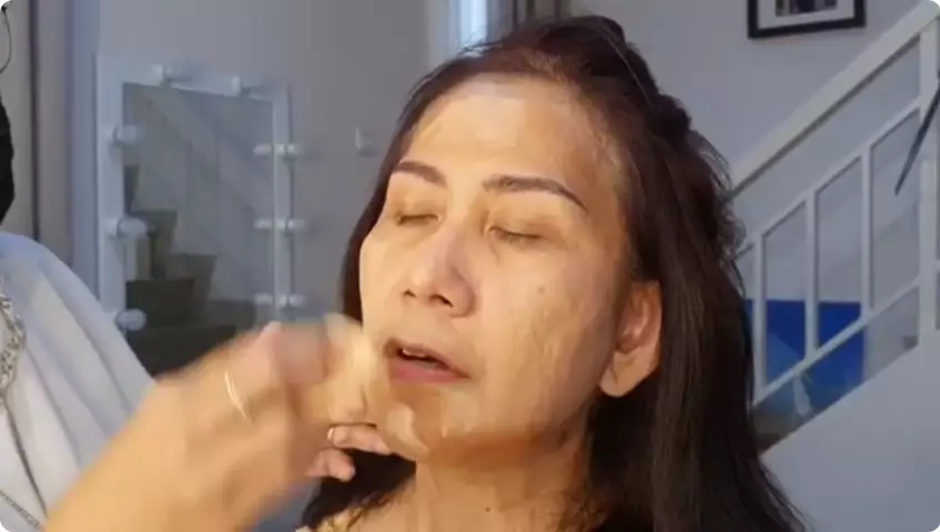 The makeup transformation of mothers with pockmarked faces makes