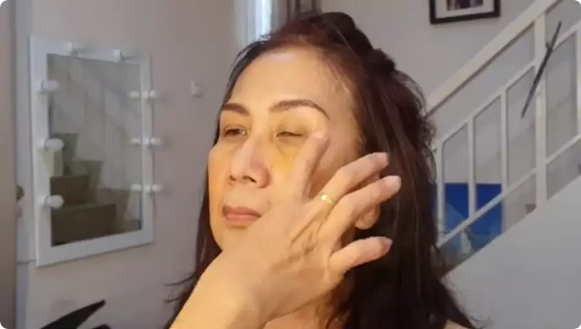 The makeup transformation of mothers with pockmarked faces makes