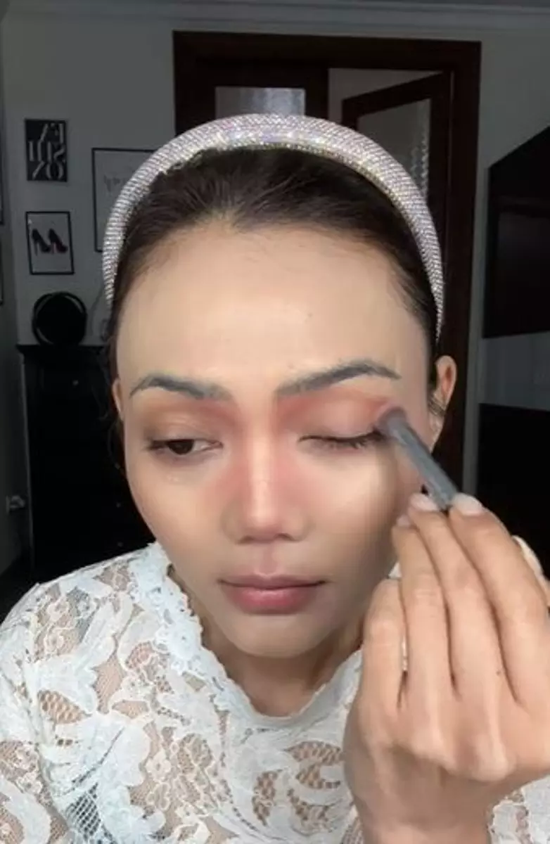 This Korean Look Rina Nose makeup tutorial only uses a cushion under ...