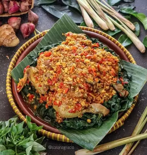 How to make duck betutu, a delicious Balinese dish